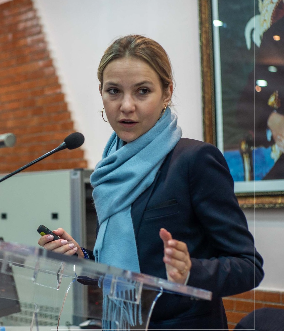 Chloé Morin 1 pupitre | La Revue Civique