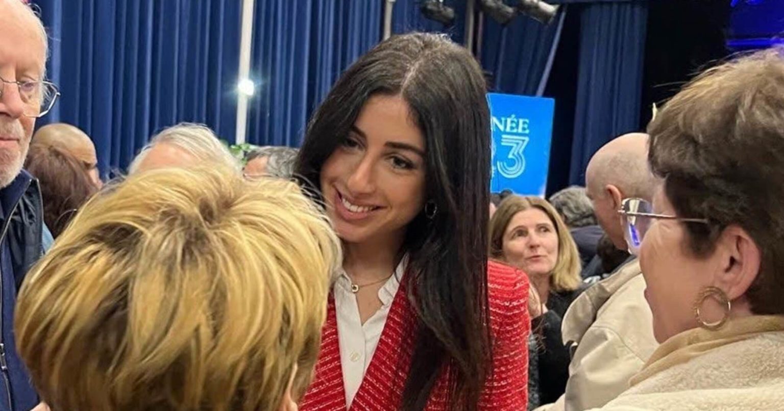 Il faut "associer les citoyens et dépoussiérer les institutions ...